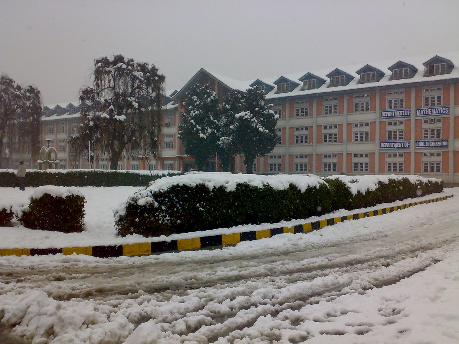 LIFE AT NIT SRINAGAR: Snow Fall @ NIT Srinagar