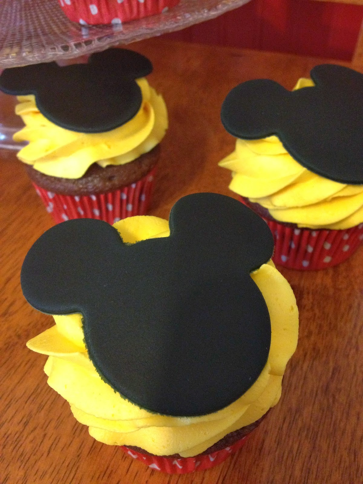 Sugar Love Cake Design: Mickey Mouse Cupcakes