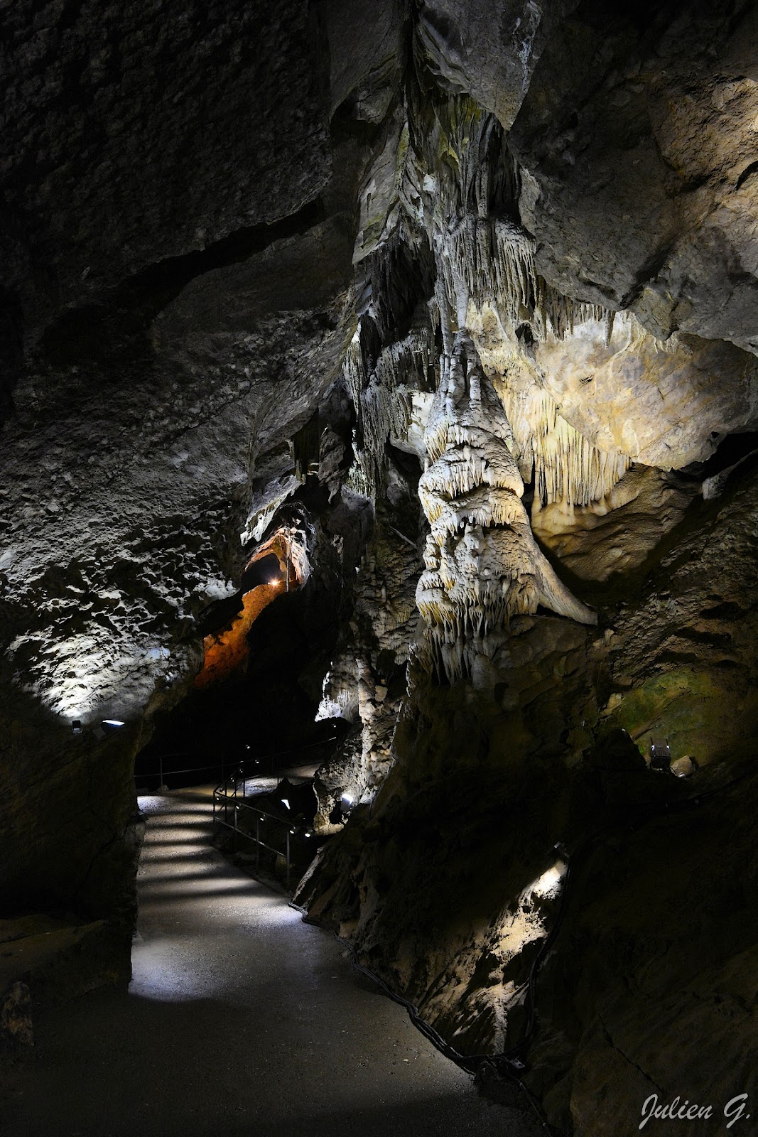Coins du Monde: BELGIQUE - Wallonie - Les grottes de Han