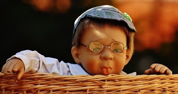 proParinti: Carticica pentagon ”Cele 5 simturi” - personalizata