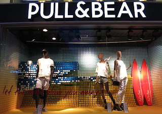RetailStoreWindows.com: Pull and Bear, London