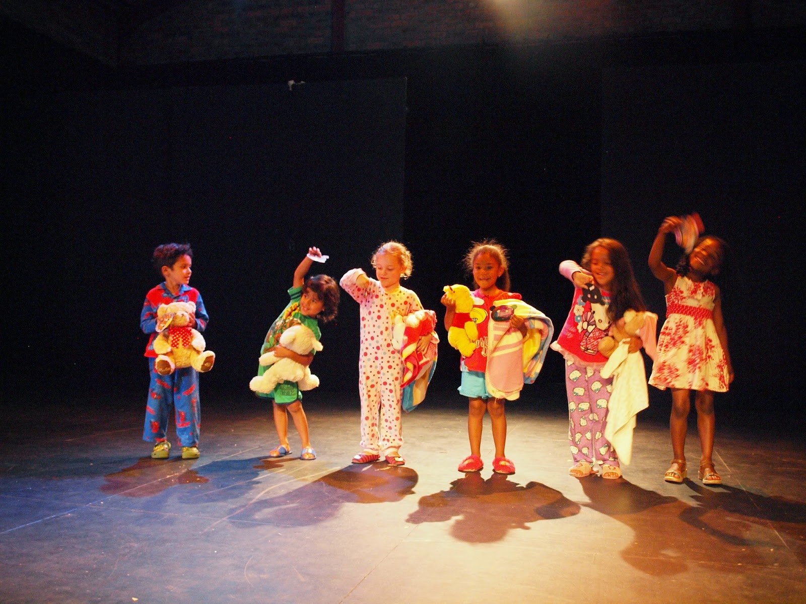 Kindergarten children perform on the stage for the first time! St ...