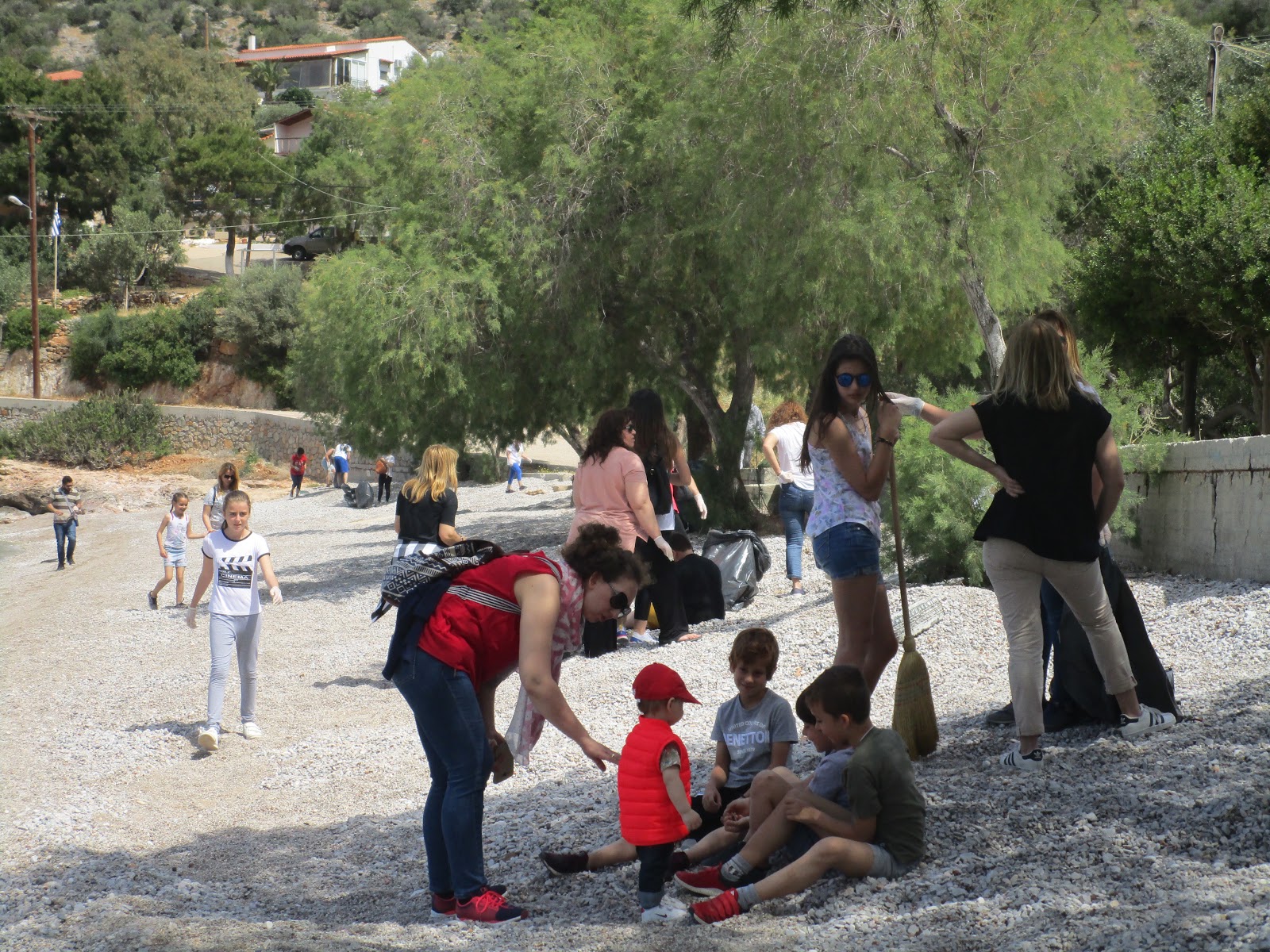 Πεντακαθαρη Αφησαν την Παραλια Αγιου Βασιλειου Μαθητες και Εθελοντες ...