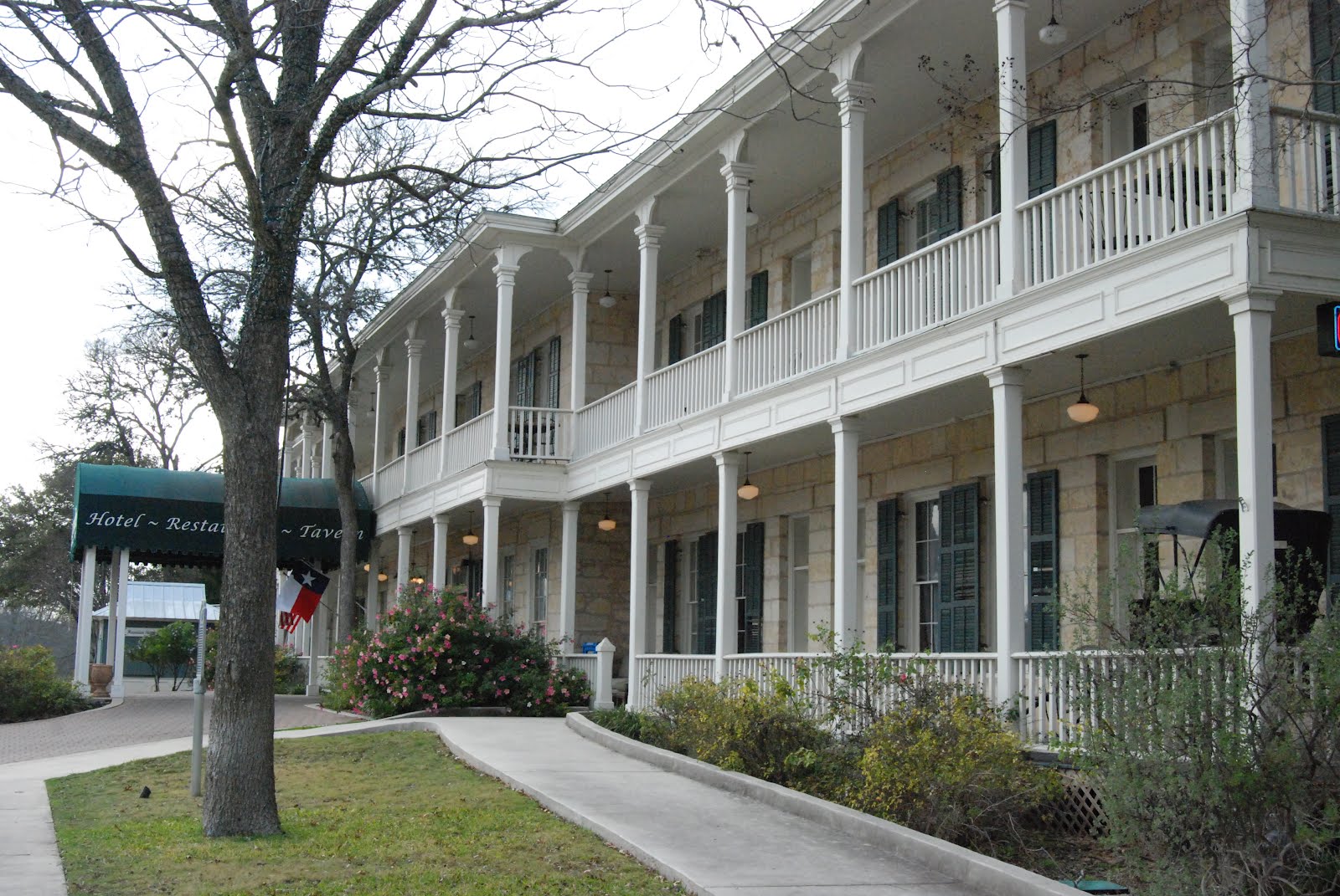 Riding Aside: Historic Ye Kendall Inn ~ Beorne, TX.