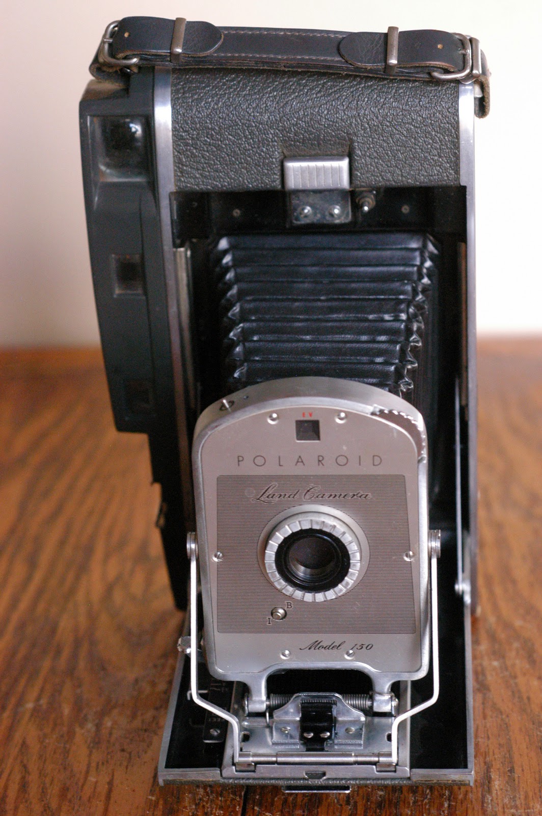 Vintage Camera House: Polaroid Model 80