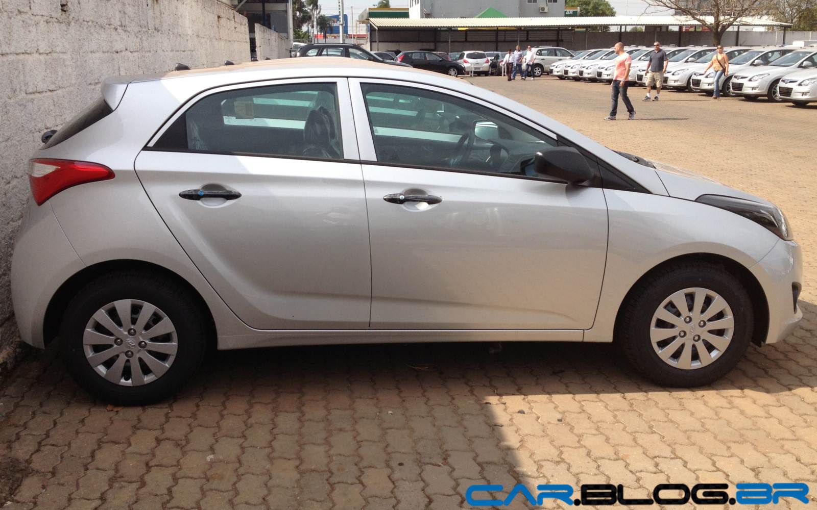 Hyundai HB-20 Comfort: fotos do carro em concessionária