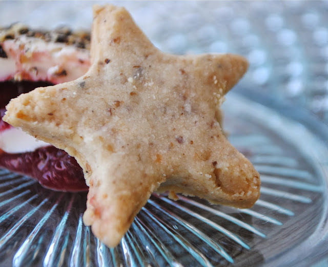 Recipe Doodle: BLUE CHEESE SHORTBREAD STARS WITH CREAM CHEESE CHUTNEY ...