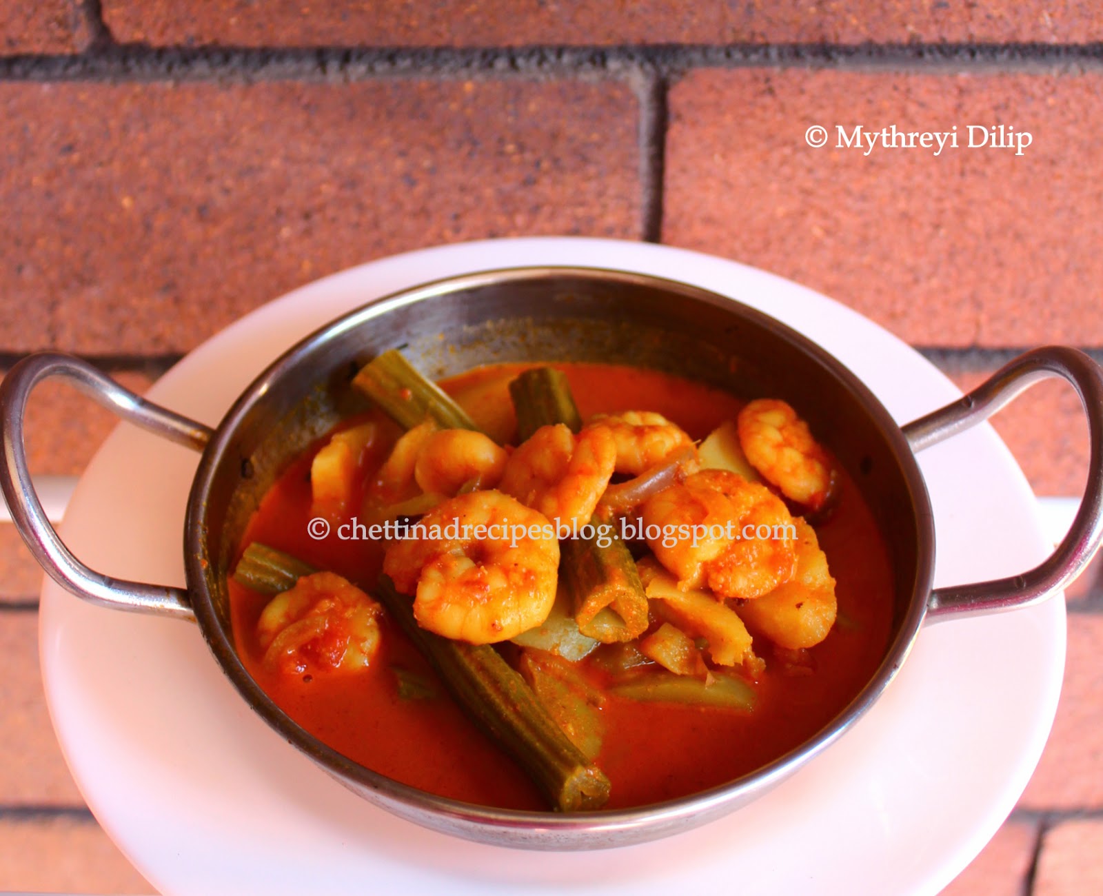 Eral Kaikari Kuzhambu / Prawn Vegetable Curry - Chettinad Recipes