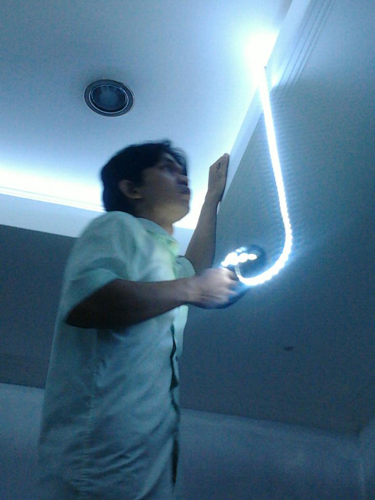 Bor Sumur dan Instalasi Listrik: Instal Lamp LED Strip