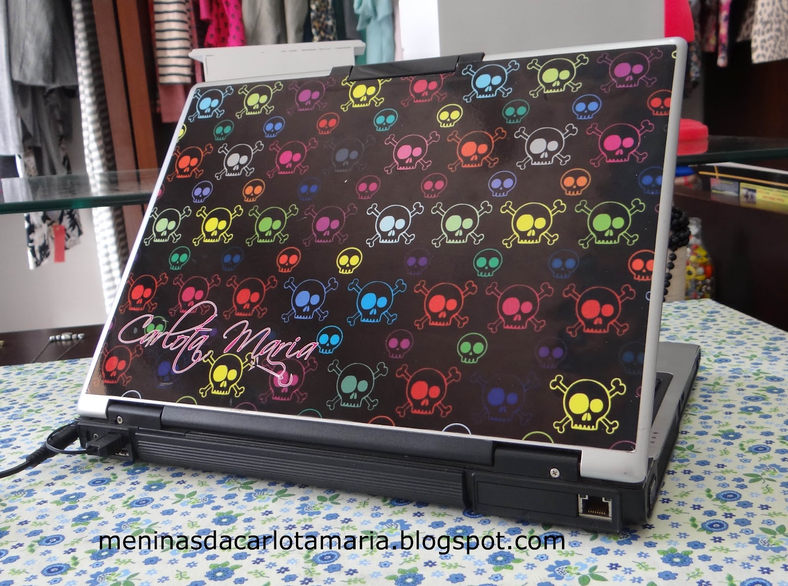 Carlota Maria: Adesivo decorativo: Notebook