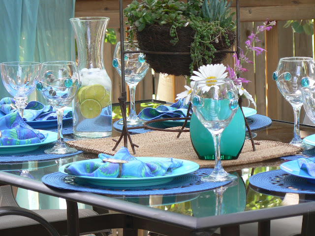 all about color {7 ways to decorate with aqua} - the space between