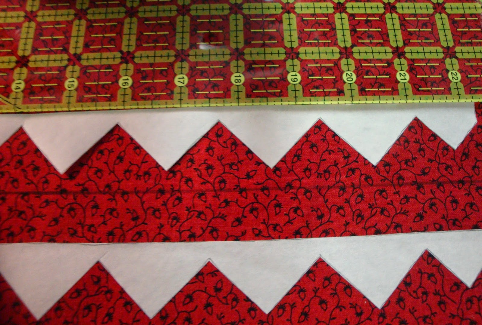 FABRIC THERAPY: Hand appliqued sawtooth borders for "Miss Emilie's ...