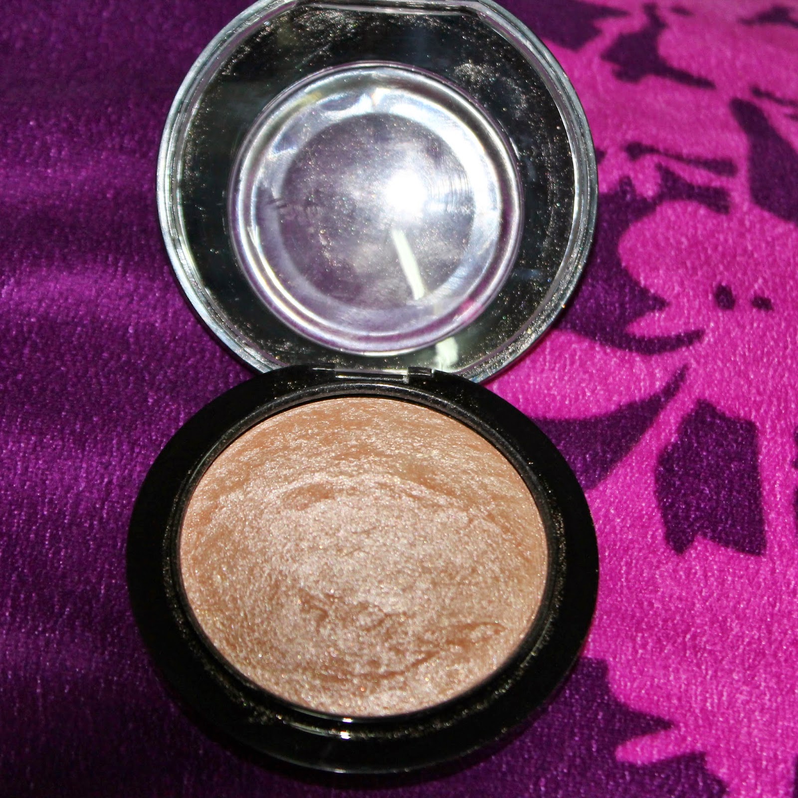 BEAUTY BLOG: MAC HIGHLIGHTER IN SOFT AND GENTLE