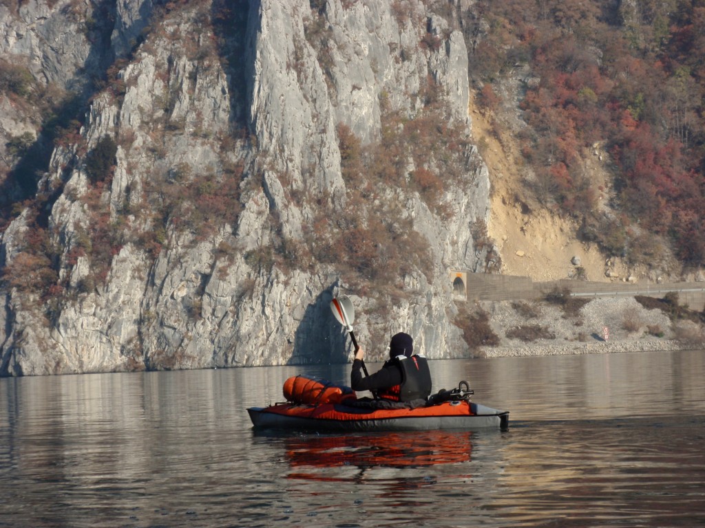 La defilare, în defileu – Romania vazuta din caiac