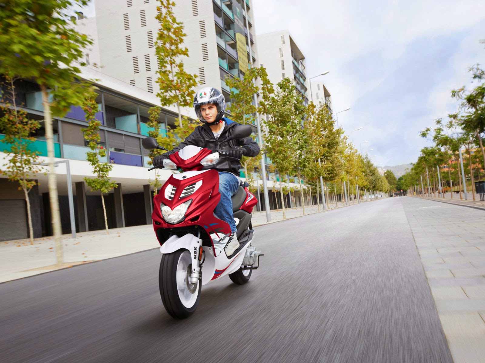 MBK Nitro New Red Scooty HD Images