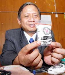 LangsaT 2011: Profesor Sutiman Bambang Sumitro, Penemu Filter Rokok Sehat