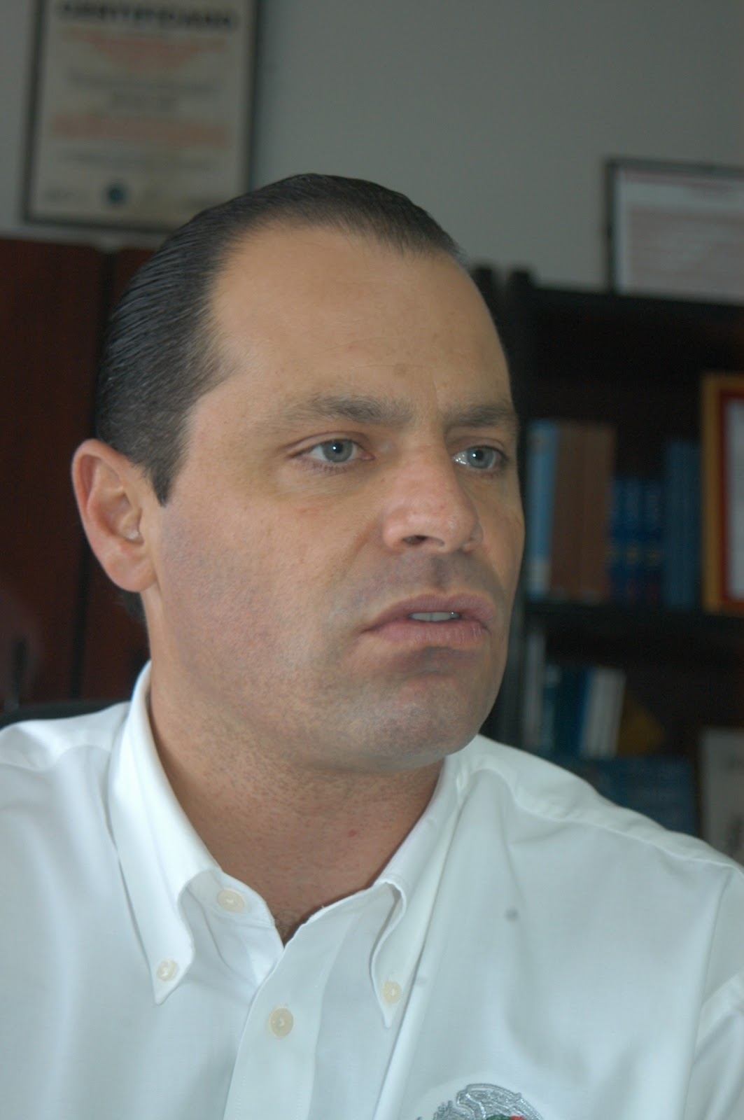 Temas y sucesos // Diálogos : DIALOGOS DE POLITICA