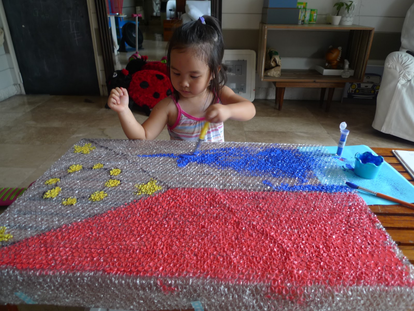 DIY Corporate Mom: Holiday Play: Bubble Wrap Flag