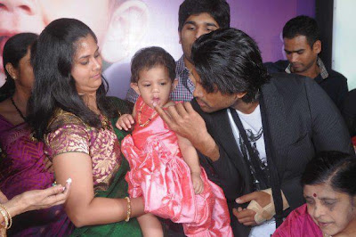 Allu Arjun with his cute niece Anvitha(Rare Pics) | MyTopGallery-Latest ...