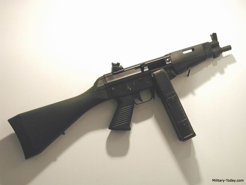 Defensa y Armas: Subfusil FAMAE SAF (Chile)