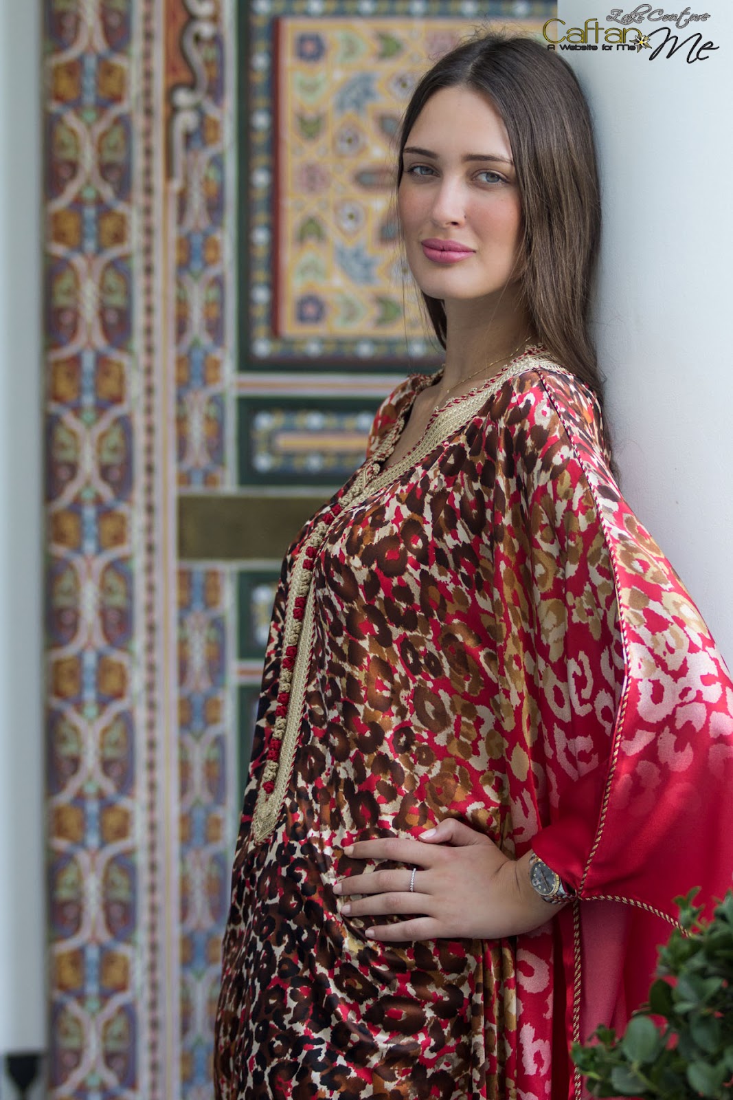 Amina Allam Porte Une Jolie Gandoura de Zaki Couture | CaftanGallery.com