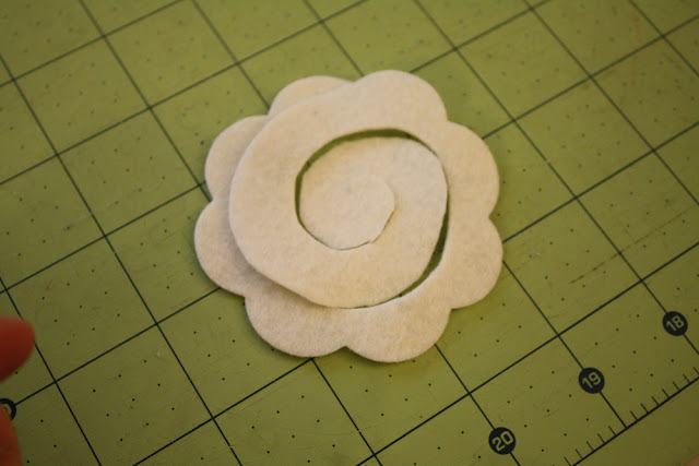 mini scalloped felt flowers