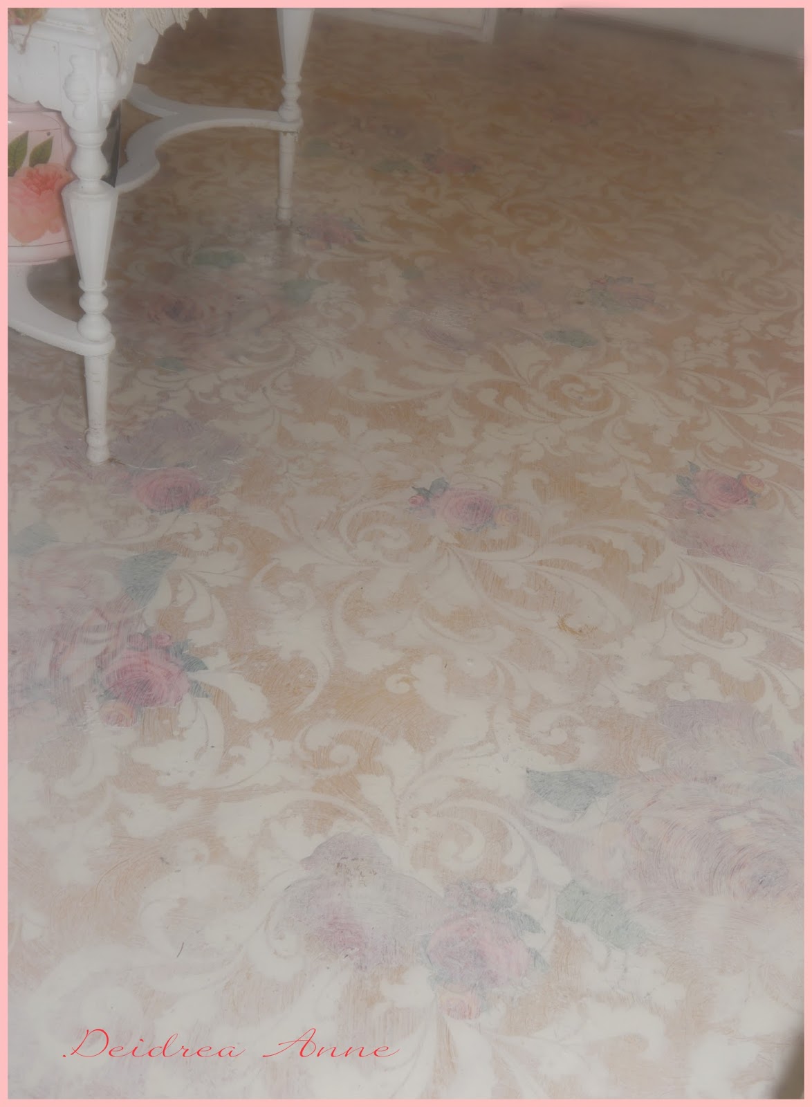 Suzy Homefaker: Pink and Gold glitter floor