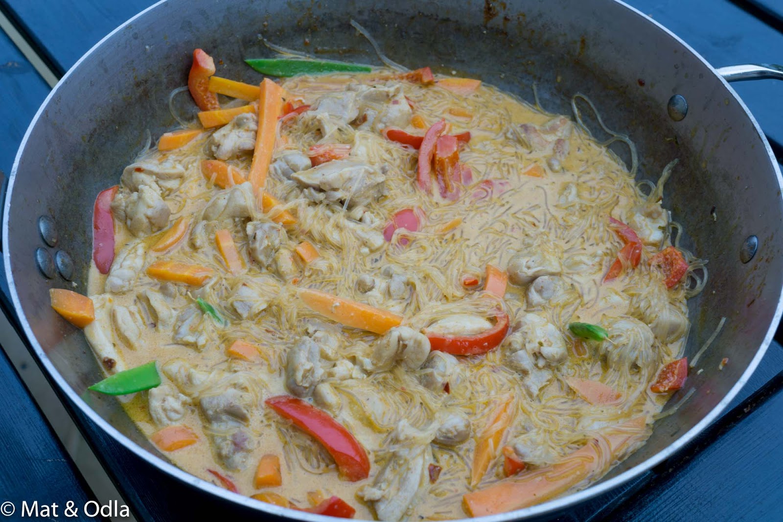 Kyckling med paneng red curry och glasnudlar