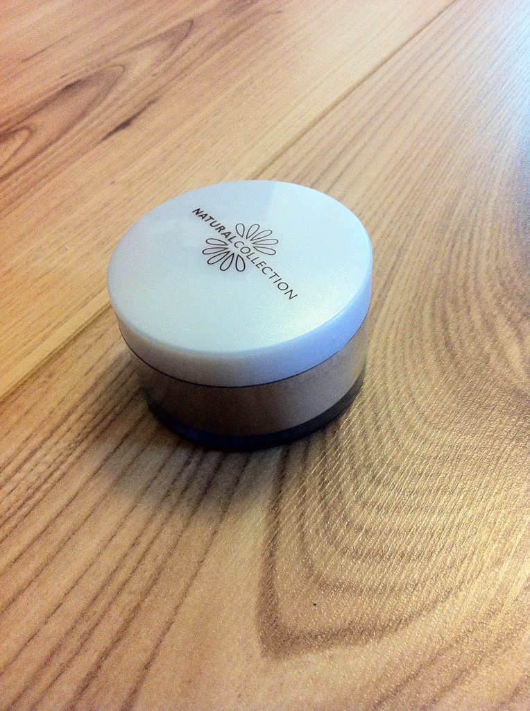 Beauty Ramblings // UK Beauty Blog: Natural Collection Loose Powder