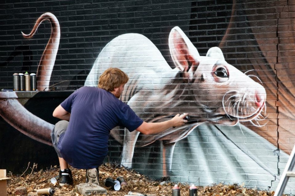 Smug New Mural In Hasselt, Belgium – StreetArtNews