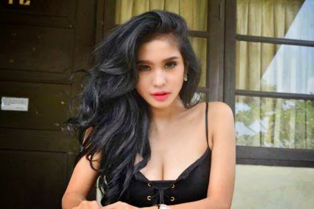 BIBIE JULIUS KUMPULAN SEKSI FOTO TERBARU - ZONA ARTIS LAGI