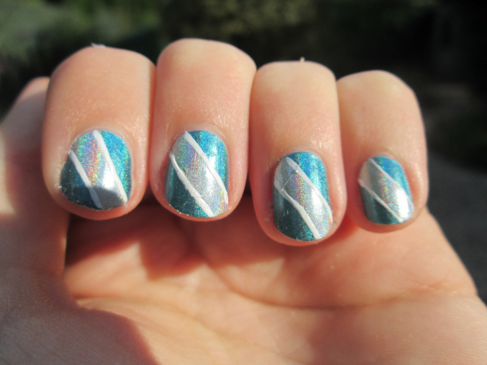 PiggieLuv: Holographic nail art