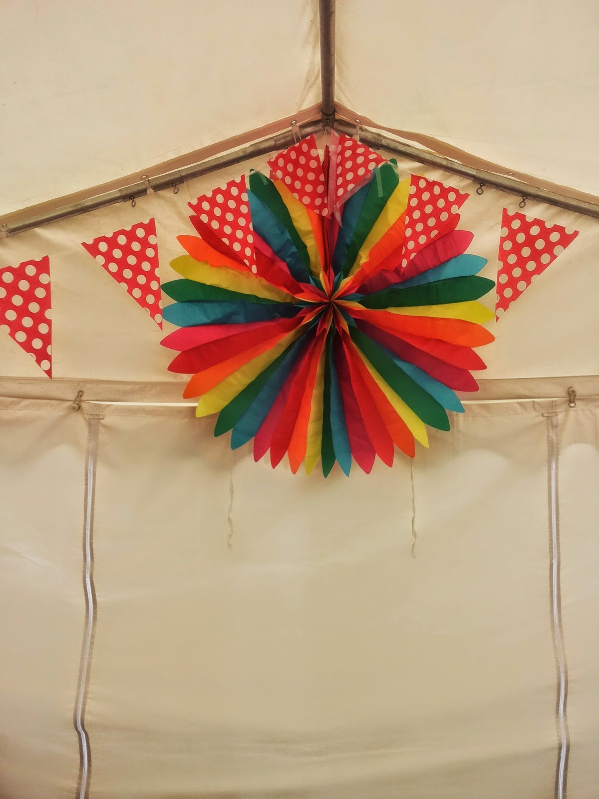 Festlige Fif: Havefest - pynt et telt!