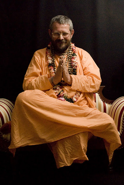 Radha-Govinda - Tempel: Vyasapuja of Srila Gurudeva Paramadvaiti Swami