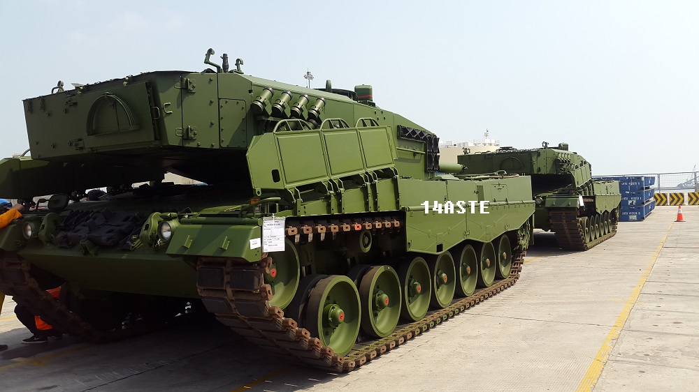 DEFENSE STUDIES: Tank Leopard dan Marder Batch ke-3 Tiba di Pelabuhan ...