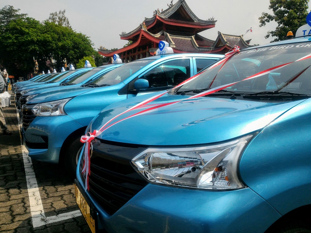 Ayo Wisata di Semarang dengan BlueBird Avanza Transmover - Dunia Qtoy