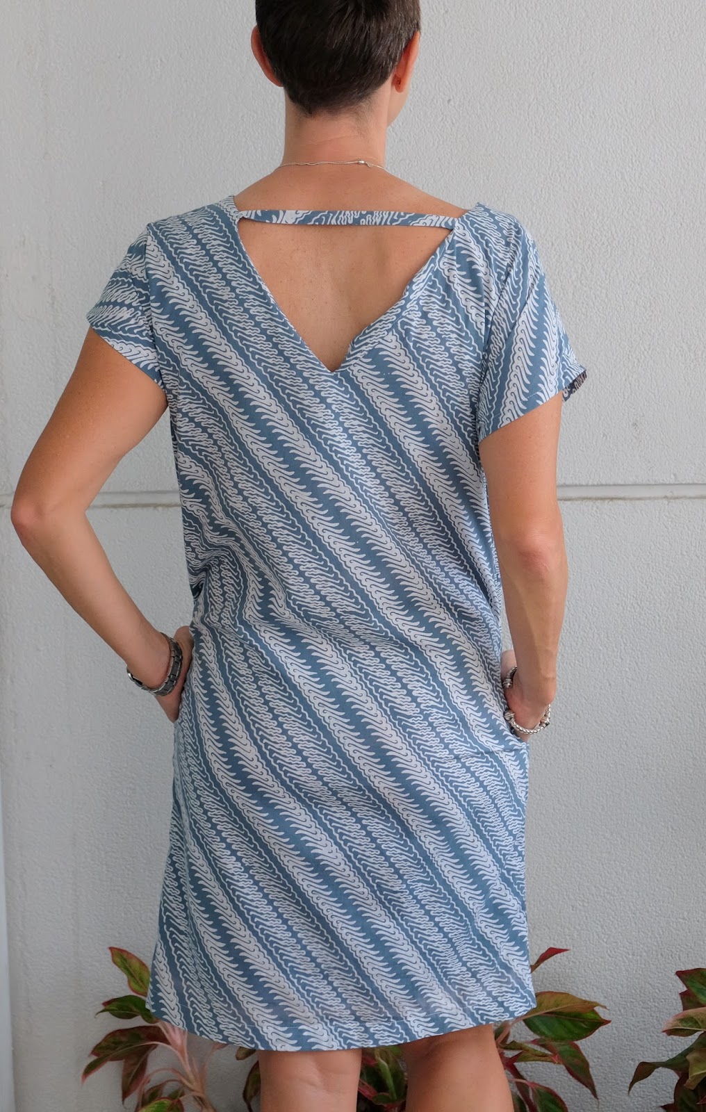 Cookin' & Craftin': BurdaStyle Shift Dress 04/2016 #115, a Wearable Muslin