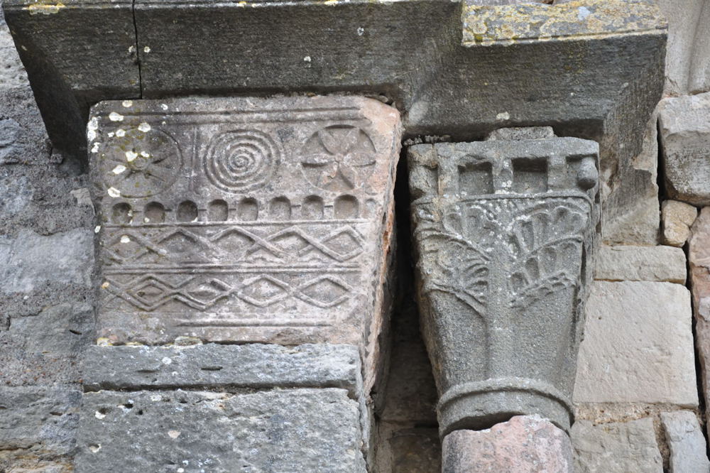 A Glossary of Romanesque Architecture: Méplat (méplat)