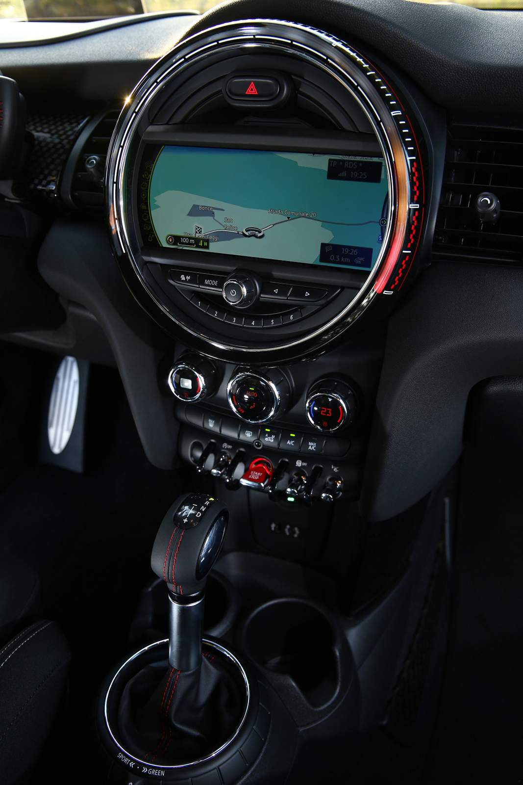 MINI Cooper JCW 2016: vídeo, performance e ficha técnica