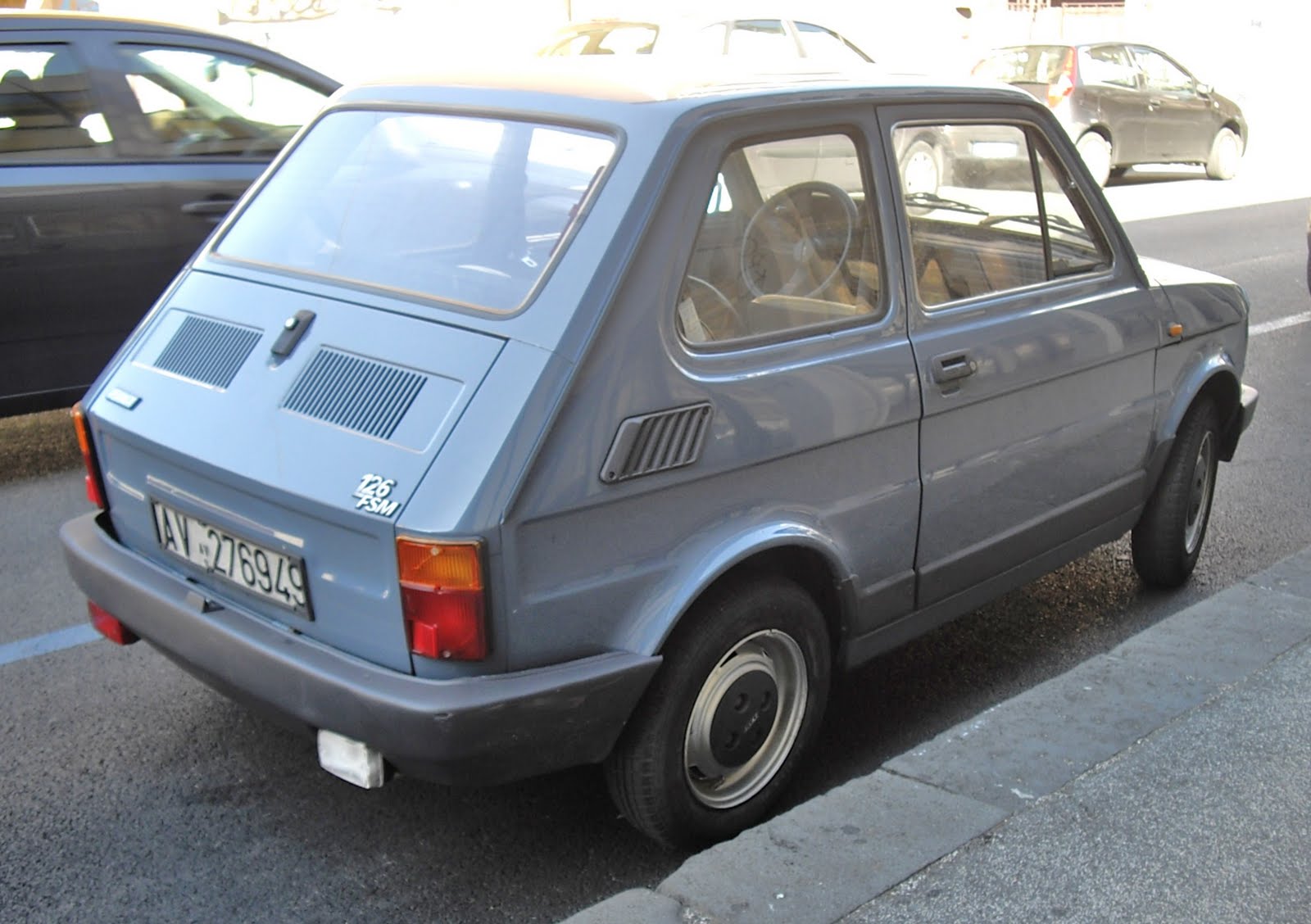 Dictionarul online pentru achiziționare de masini!: Fiat 126