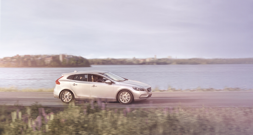Motoring-Malaysia: Volvo Car Malaysia introduces the Volvo V40 T5 with ...