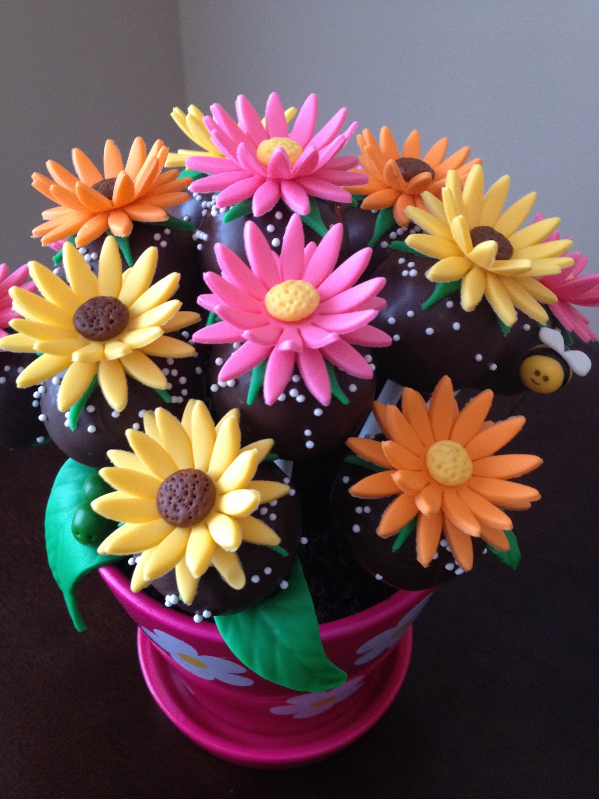 The Cake Charmer: Flower Cake Pops