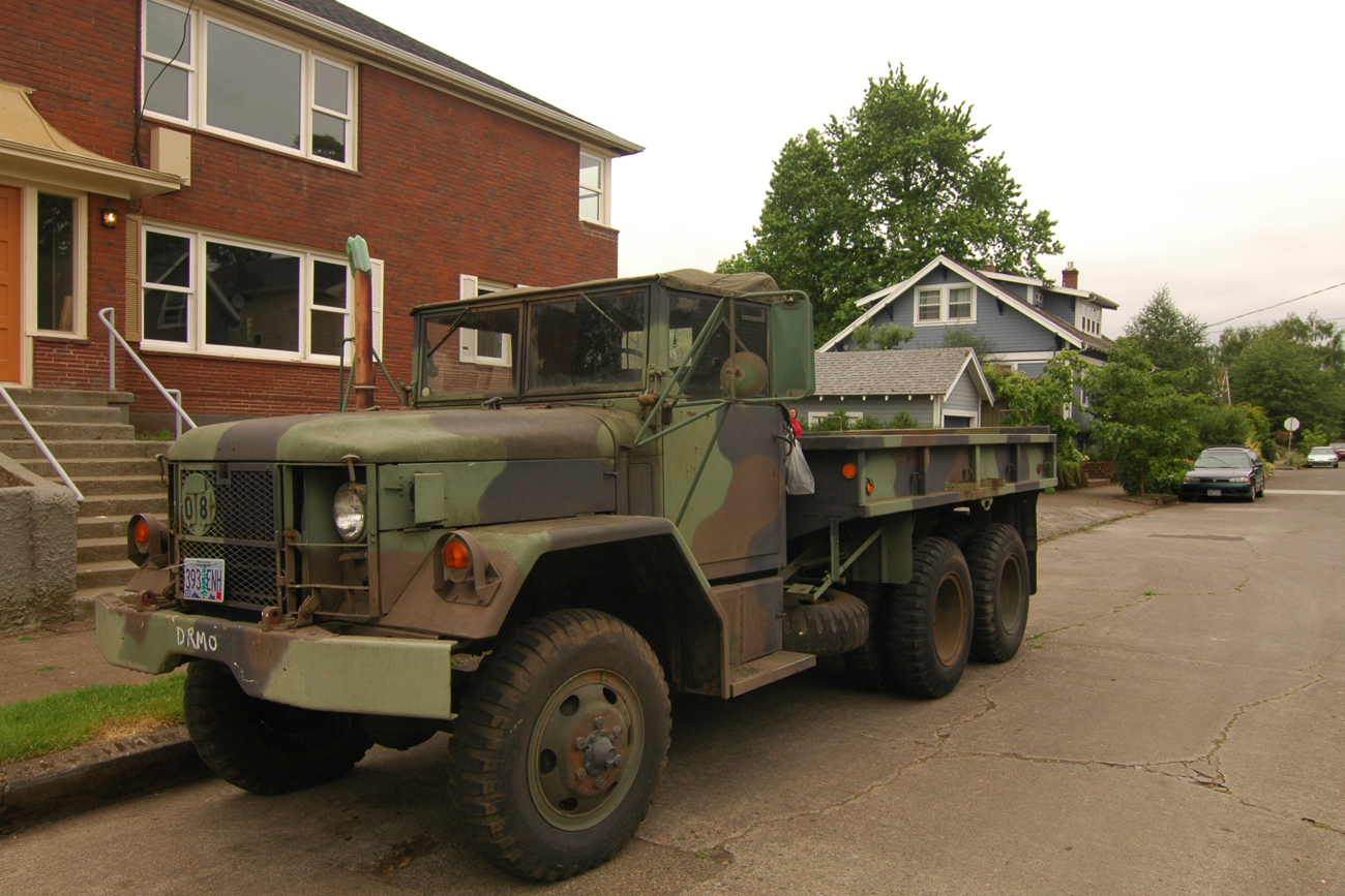 OLD PARKED CARS.: 1969 Kaiser M35.