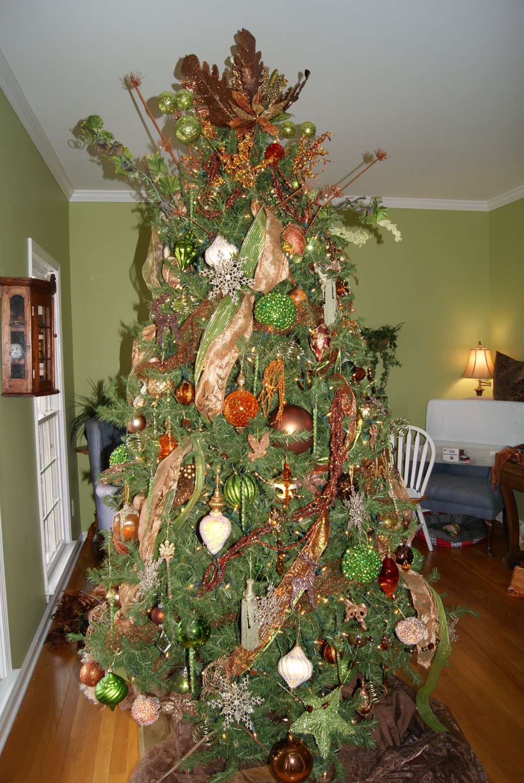 It's the Little Things: How to Layer a Christmas Tree