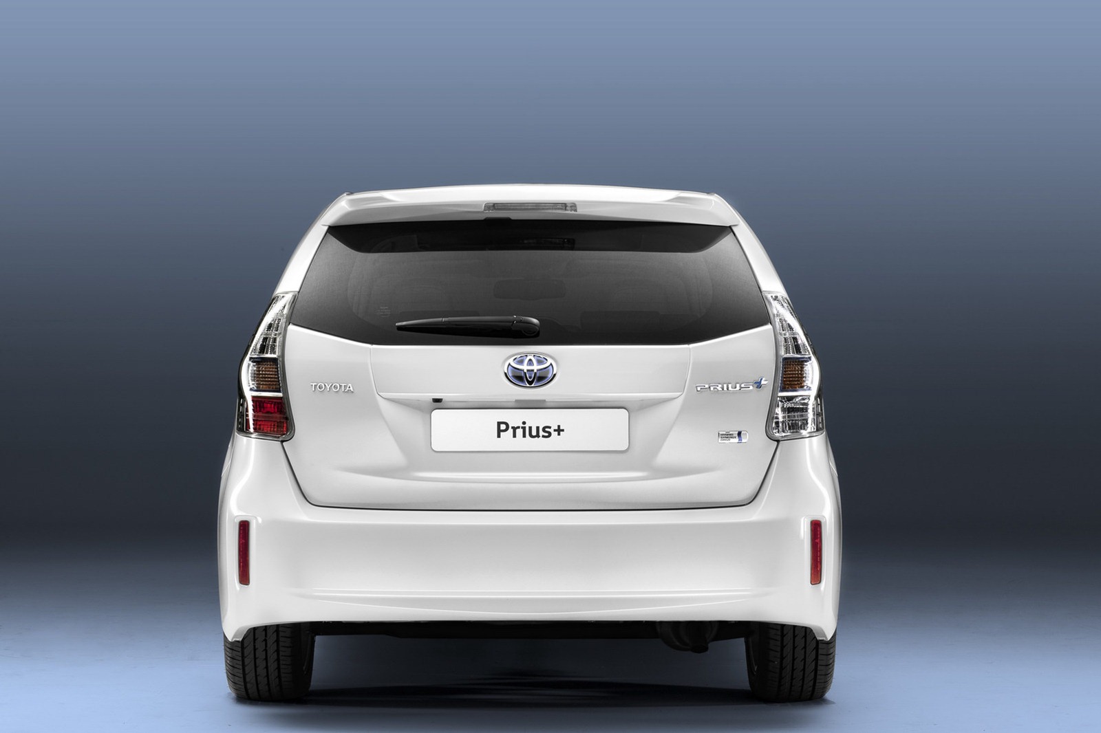 ezinecar: Toyota Prius Plus (2013)