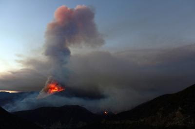 American News Broadcasting: Fire forces more than 12,000 to evacuate ...