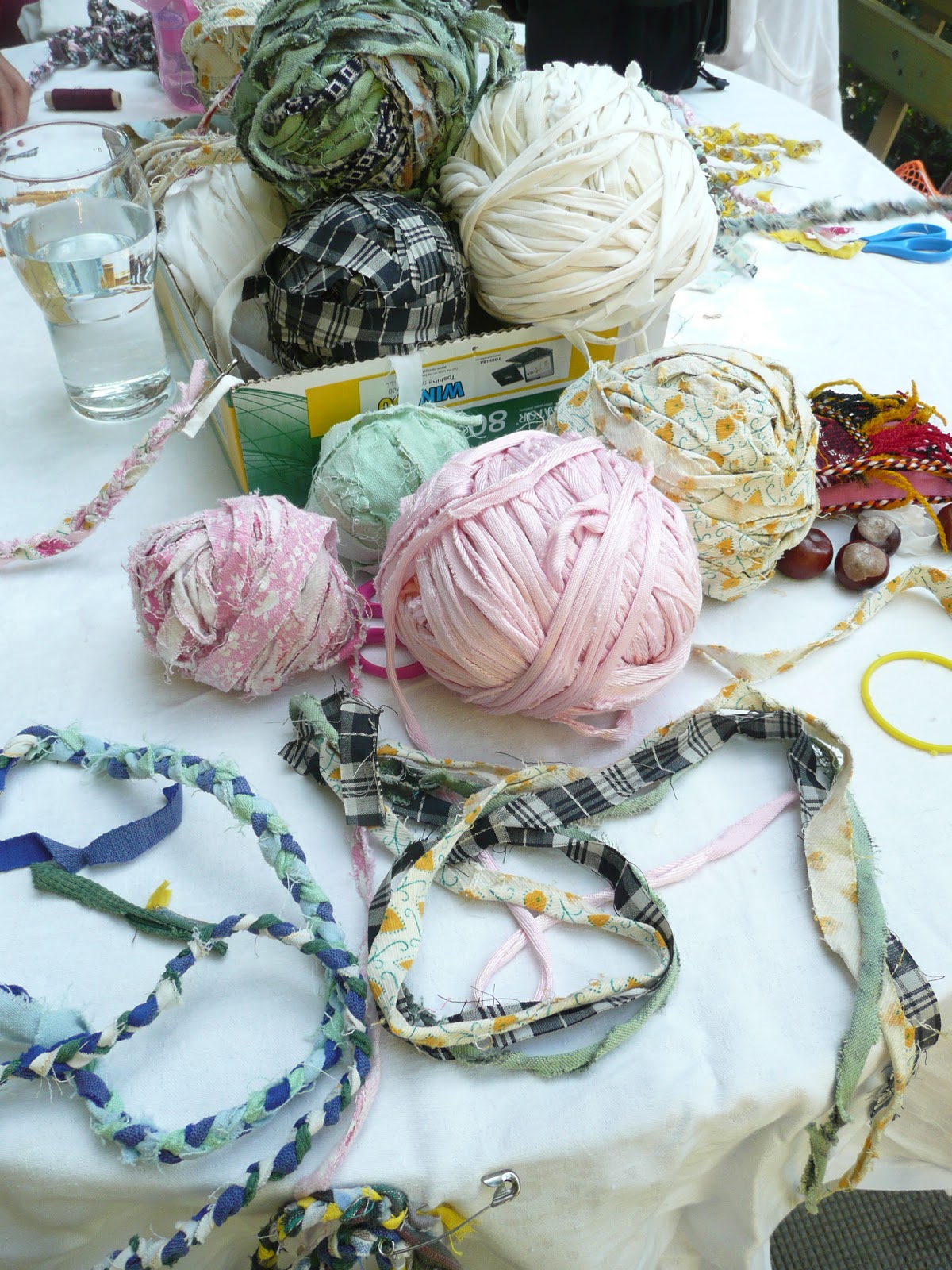 Maria Lale: Работилничка за парцалени килимчета-06.10.2012 г. (първа част)