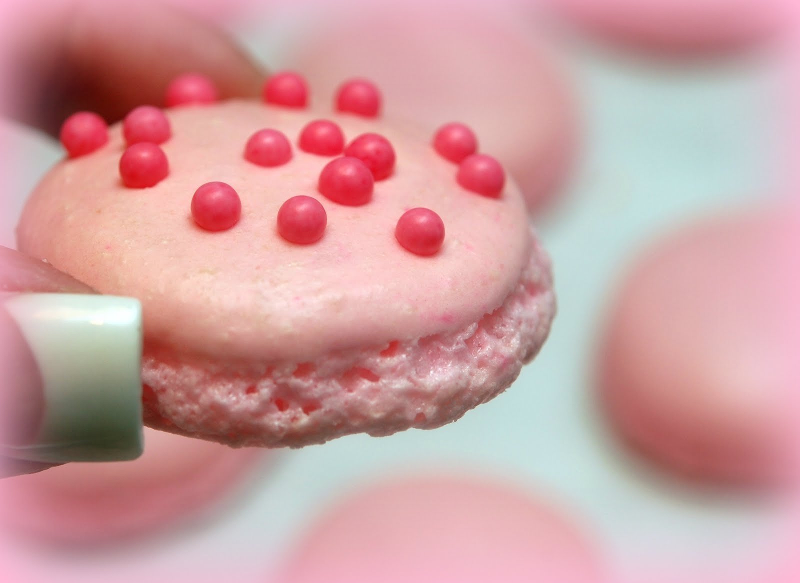 PINK MACARONS FILLED WITH PEANUT BUTTER & JELLY - Hugs and Cookies XOXO