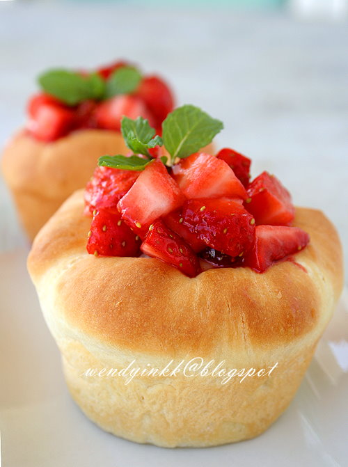 Table for 2.... or more: Strawberry Custard Cream Buns - Fruity Buns #1