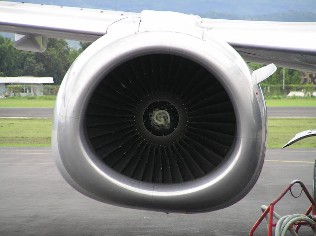 Why do Boeing 737 engines have flat bottom? - Aircraft Nerds